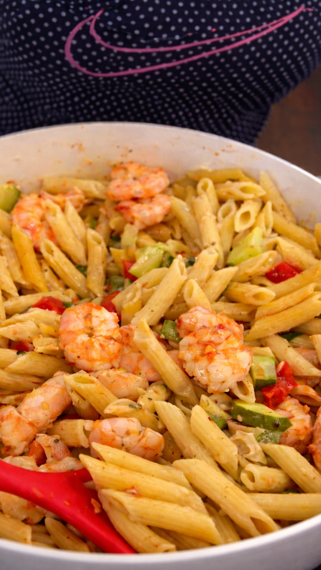 Shrimp pasta with tomatoes and zucchini that everyone loves