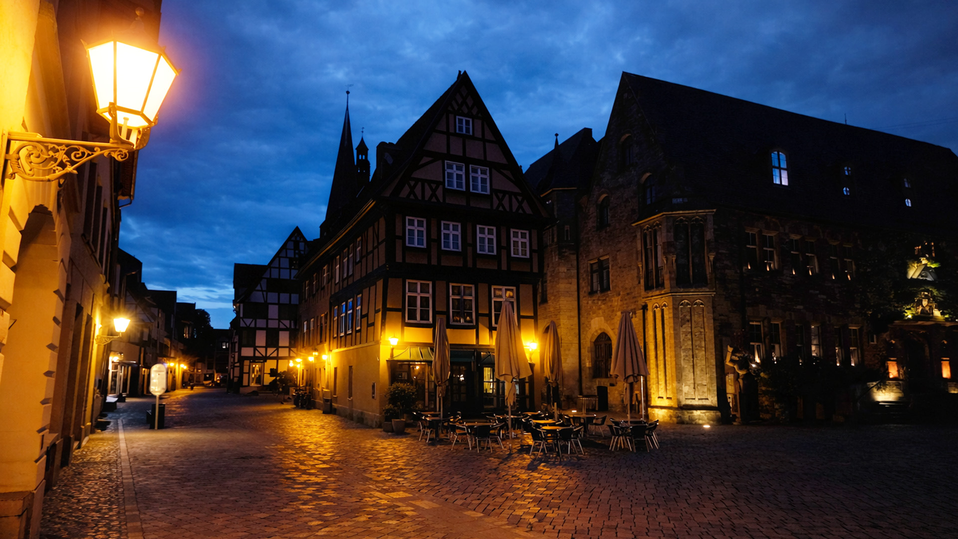 Quedlinburg, Tyskland: Eventyrlig gamleby på kveldstur (4K)