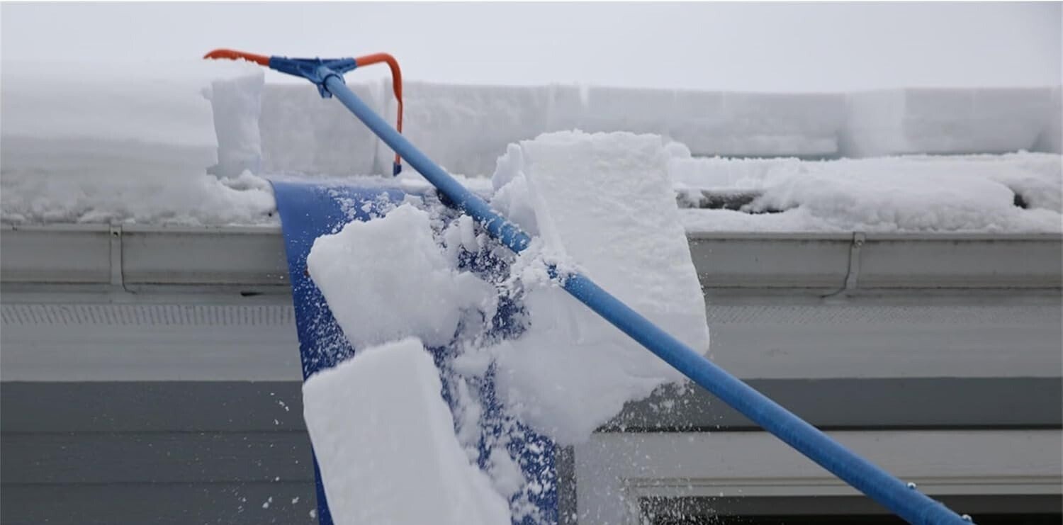 Clearing snow doesn't need to be hard — this trending roof rake is ...