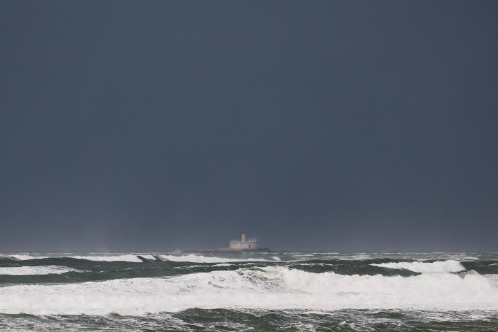 Doze distritos em alerta vermelho devido a vento e agitação marítima