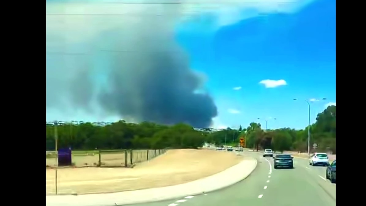 Emergency warnings issued for two bushfires in Perth's north