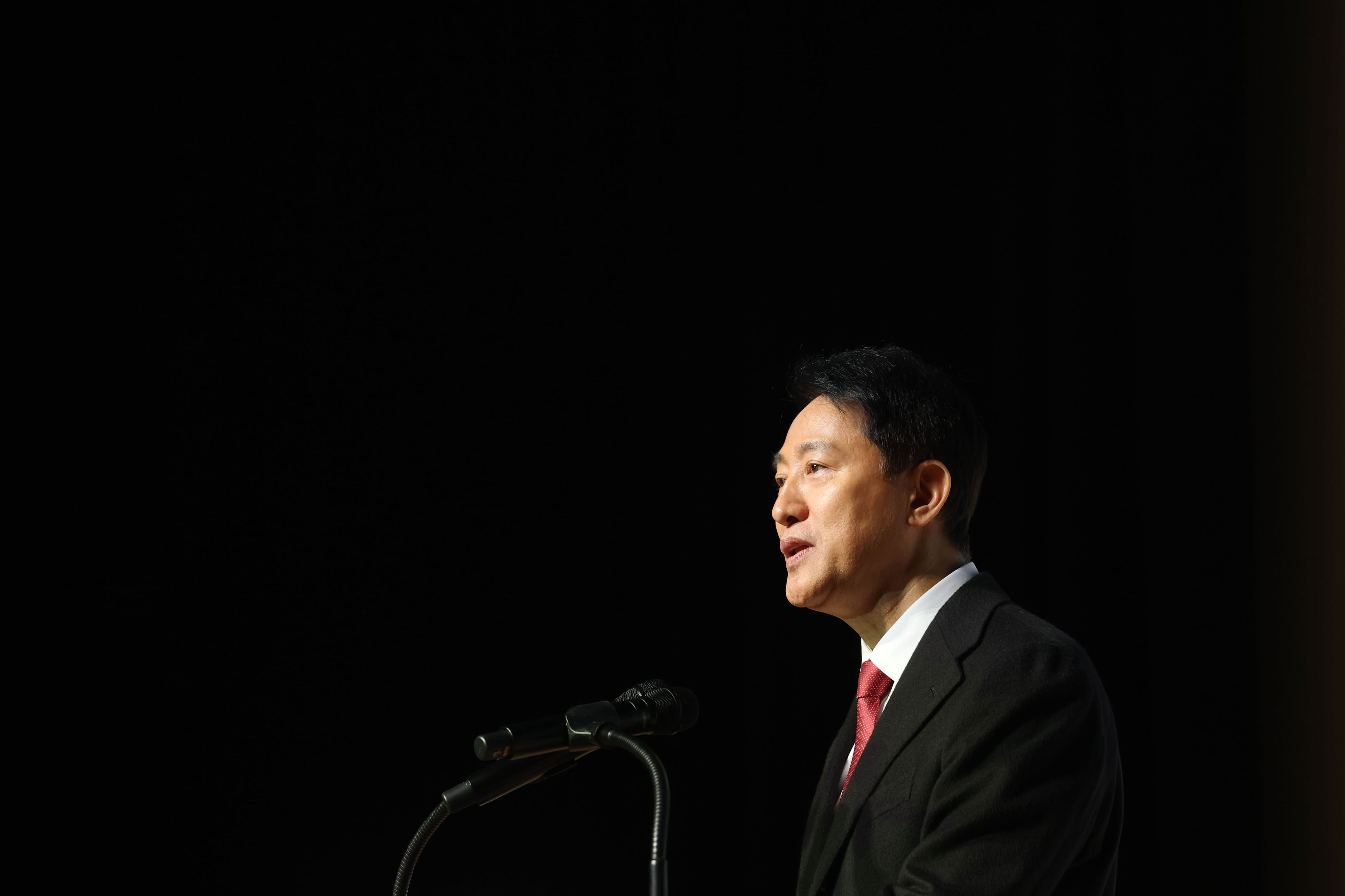 Seoul court addresses political concerns in Mayor Oh's pre-election trial