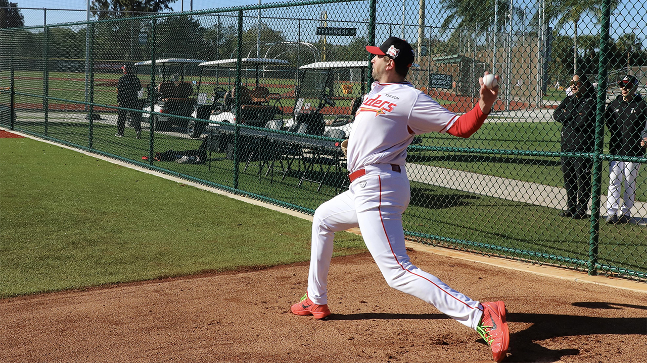 SSG 새 외국인 베니지아노, 첫 불펜 투구…"기분 좋게 던졌다"