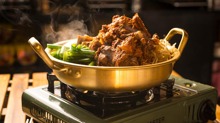 This CBD Korean restaurant sells DIY noodles and all-you-can-eat snacks ...