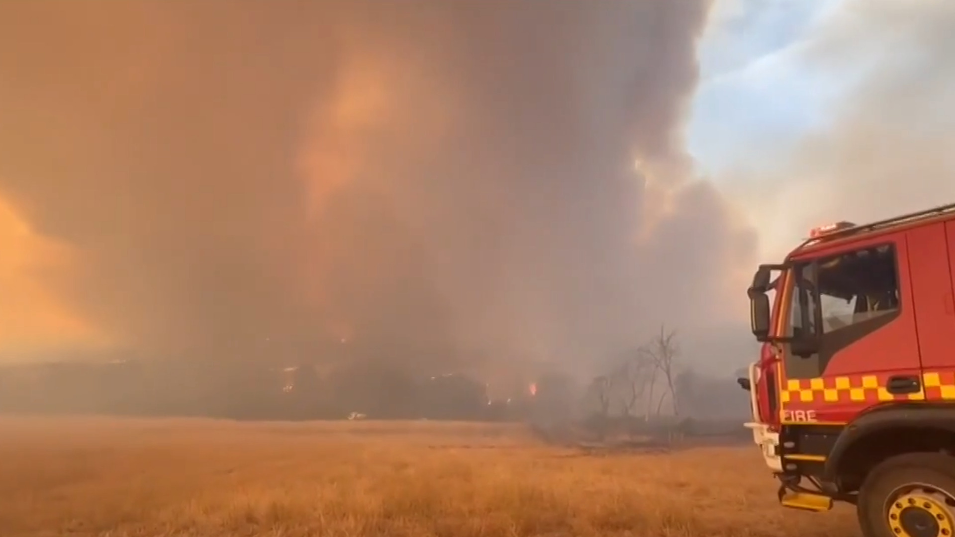 Eight major fires rip through Victoria