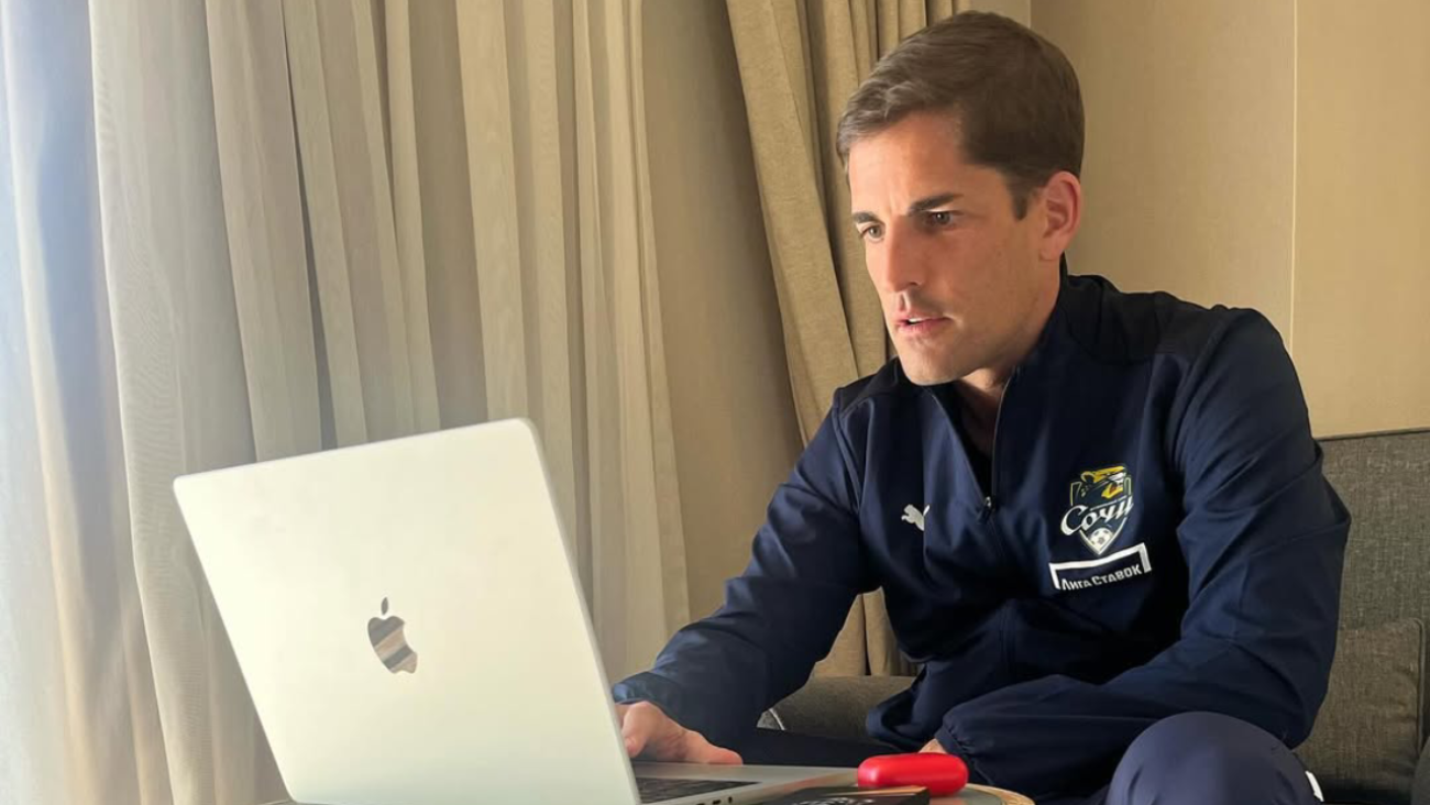 Robert Moreno, despedido por dejar los fichajes del Sochi en manos de ...