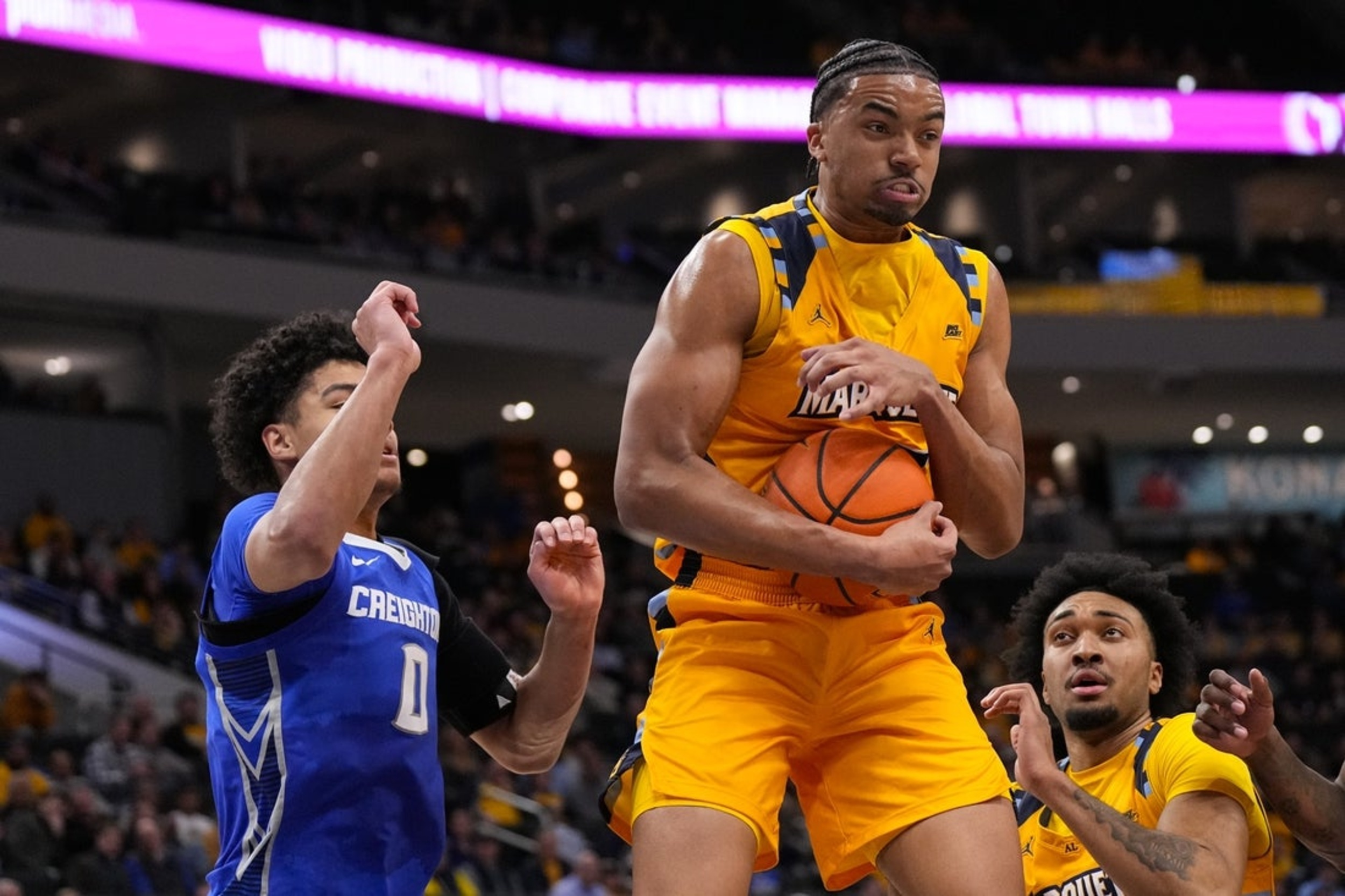 Marquette dominates first half en route to big win over Creighton