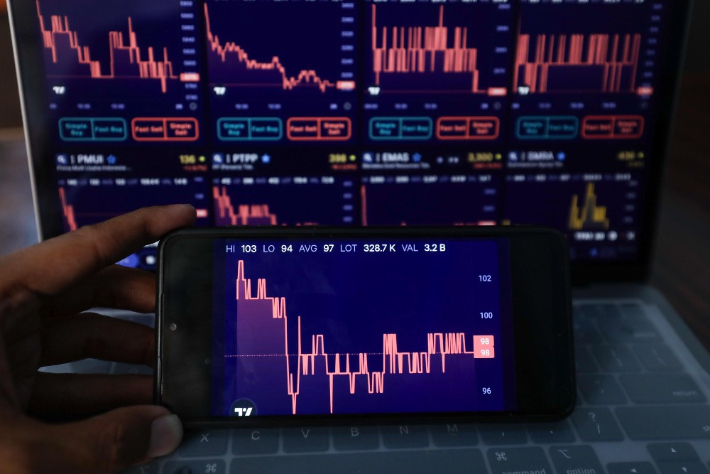 Saham Perbankan BBCA, BRIS, BBYB Kompak Anjlok Efek Panic Selling ...