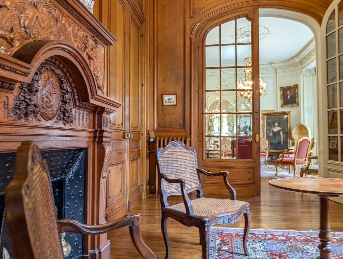 Elle chine une belle toile à 3 € chez Emmaüs, en rentrant chez elle ...