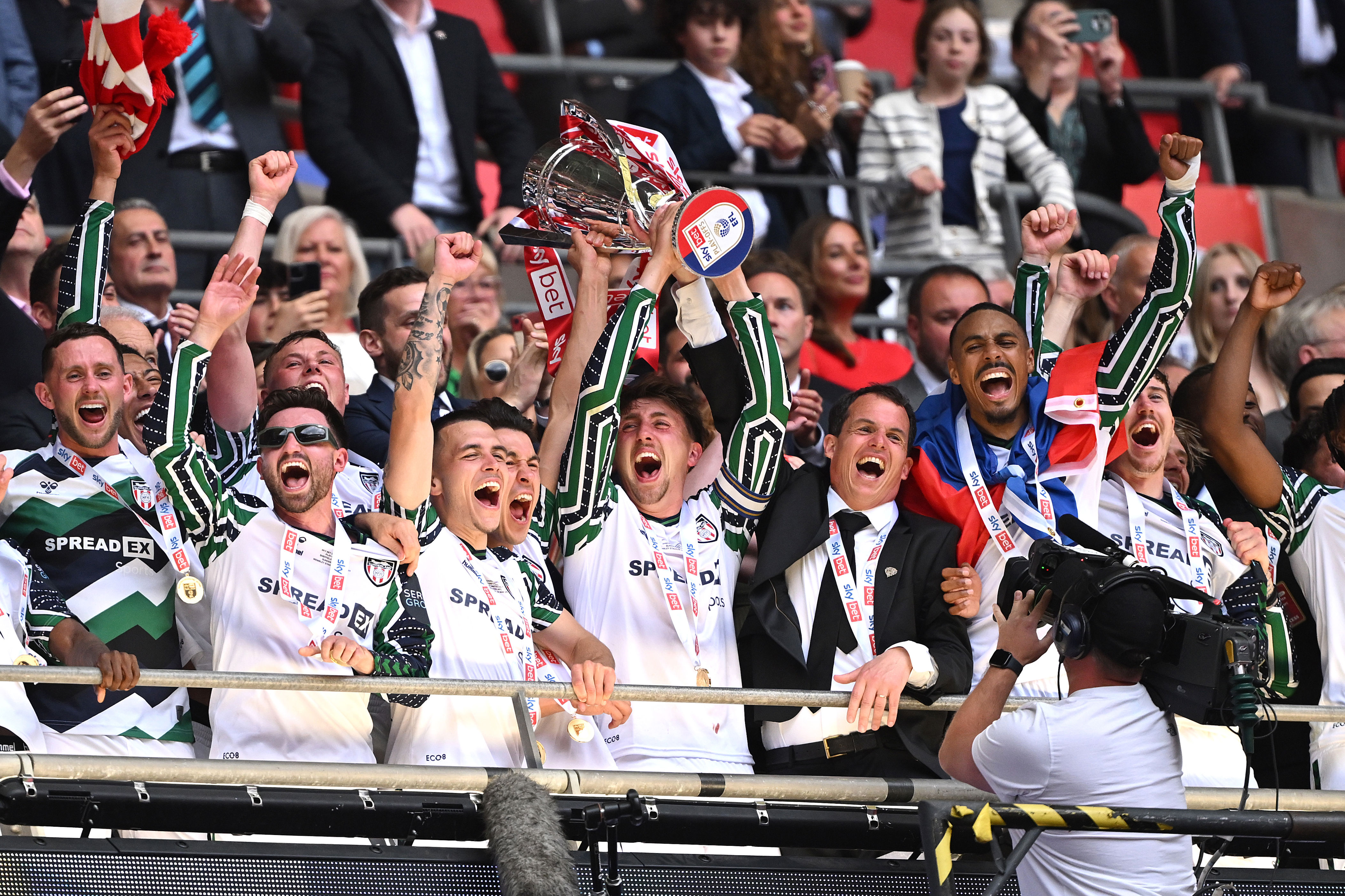 Thanks for the memories, Dan — good luck messages from Lads fans