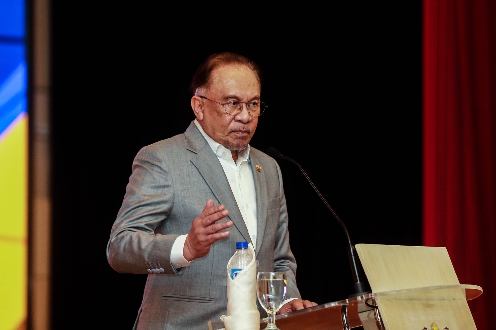 Anwar gives enforcement chiefs one-week ultimatum: Act on corruption or ...