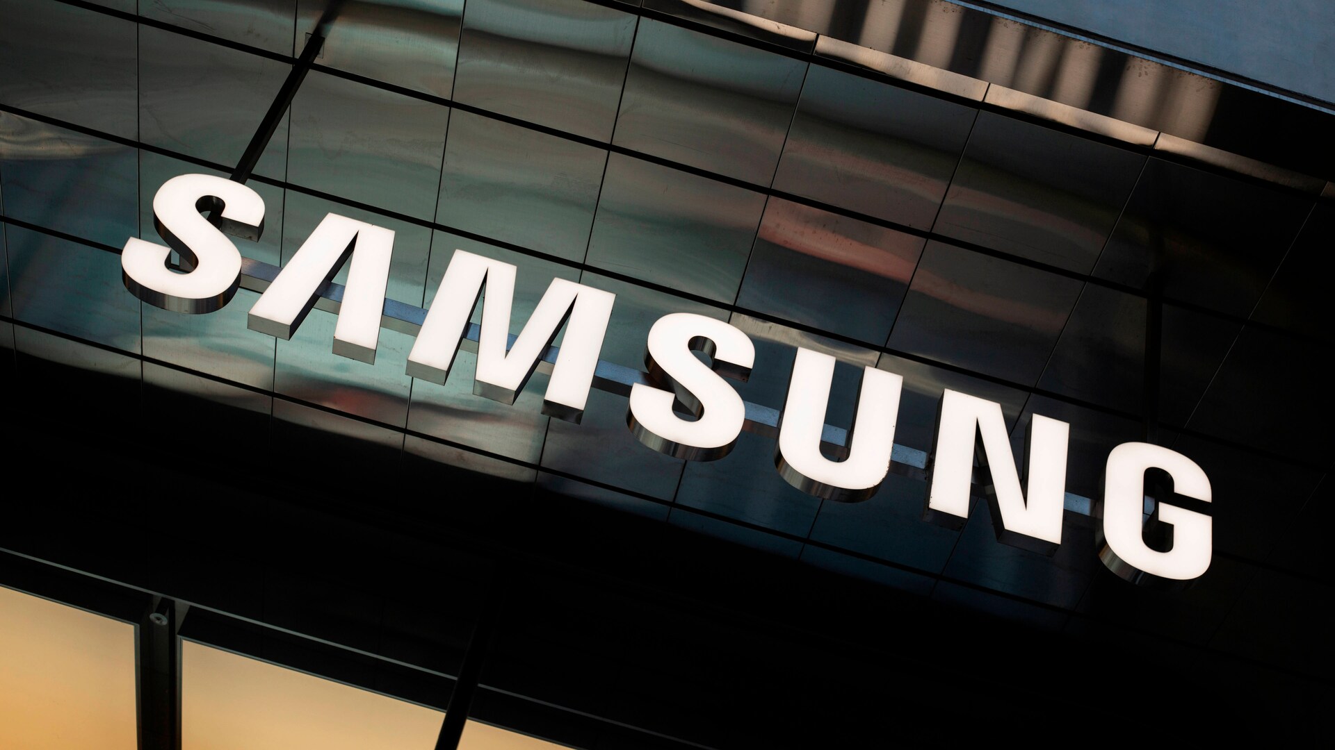 Samsung überrascht mit Mega-Produktion: Von diesem unbekannten Handy ...