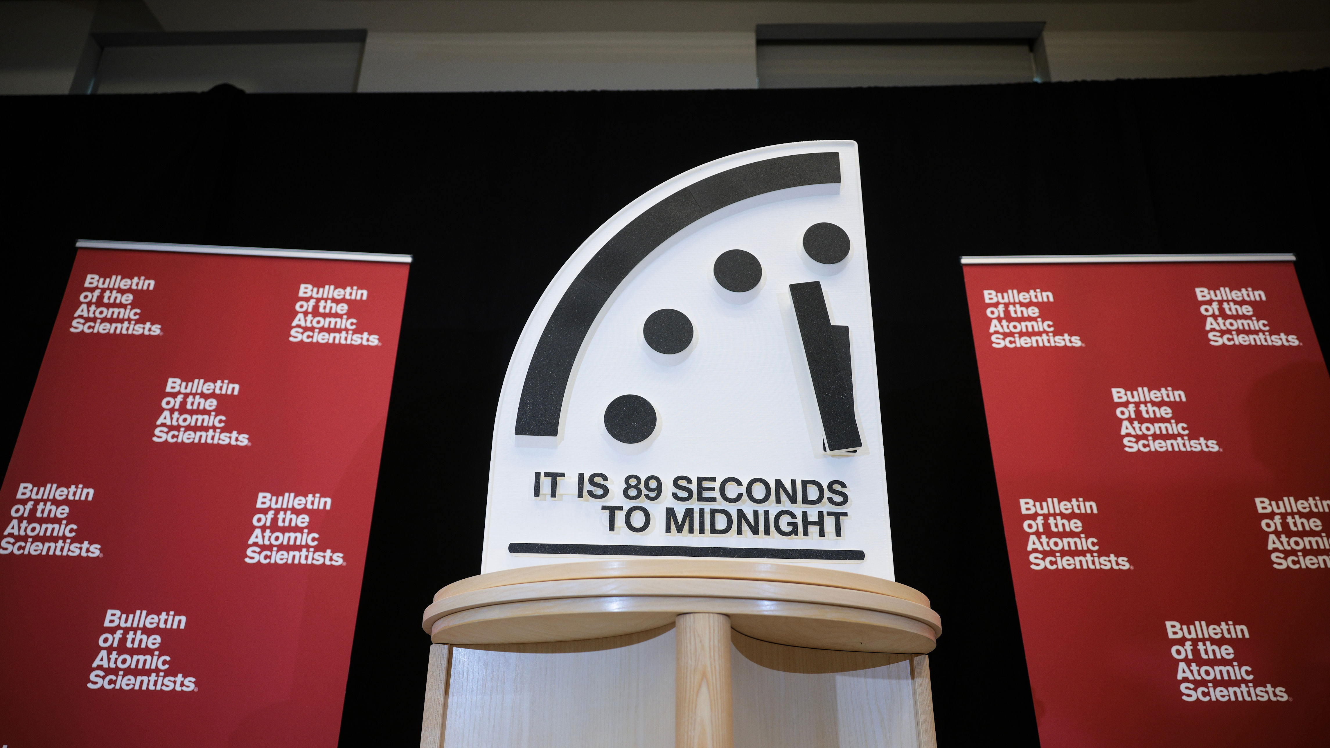 Ludzkość 85 sekund od końca świata. "Ostrzegaliśmy rok temu"