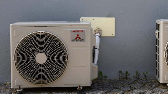 'Confused' homeowner searches for HVAC advice after temperatures dip ...