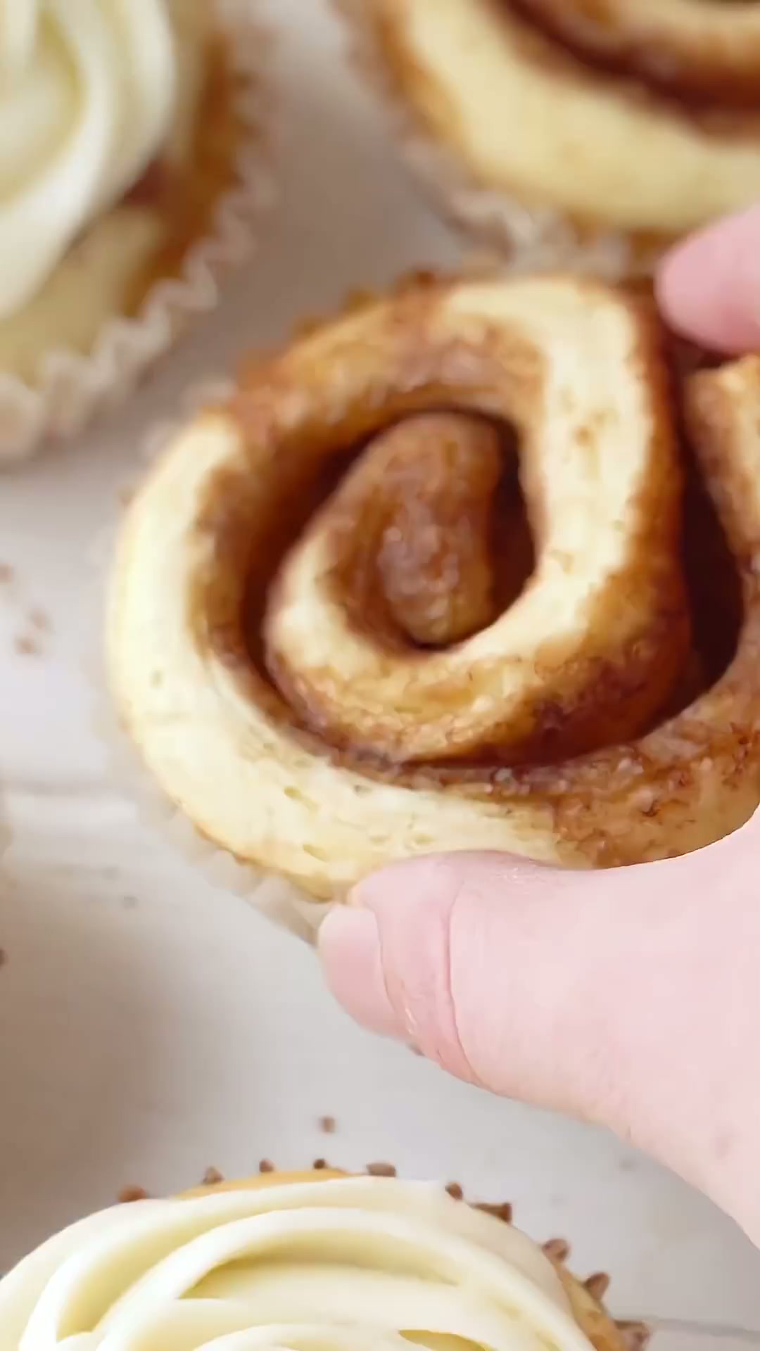 Cinnamon roll cupcakes #cinnamonrolls #baking #dessert #cupcakes #cupcake