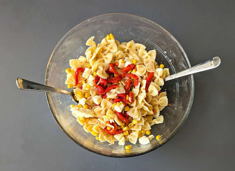 Cold pasta salad with peppers, corn and mozzarella