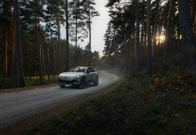 Volvo EX60 w wersji Cross Country. Jakie posiada dodatki?