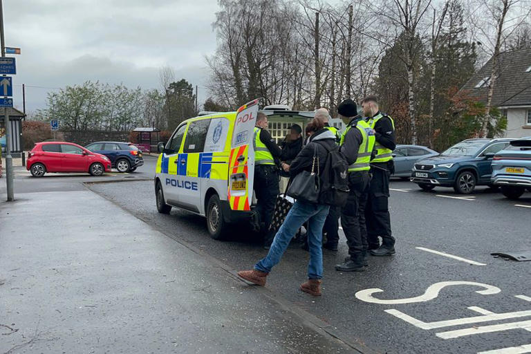 Man whips out willie to take pee at famous Wallace Monument as cops ...