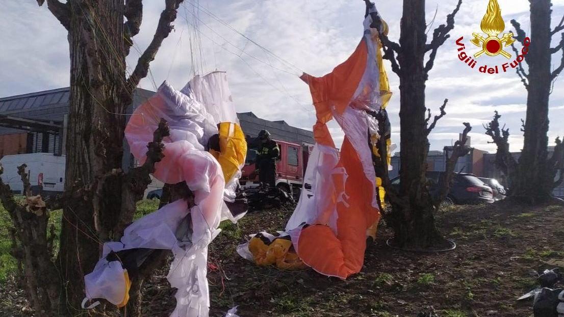 Precipita col parapendio a motore, l’ansia dei familiari di Claudio ...