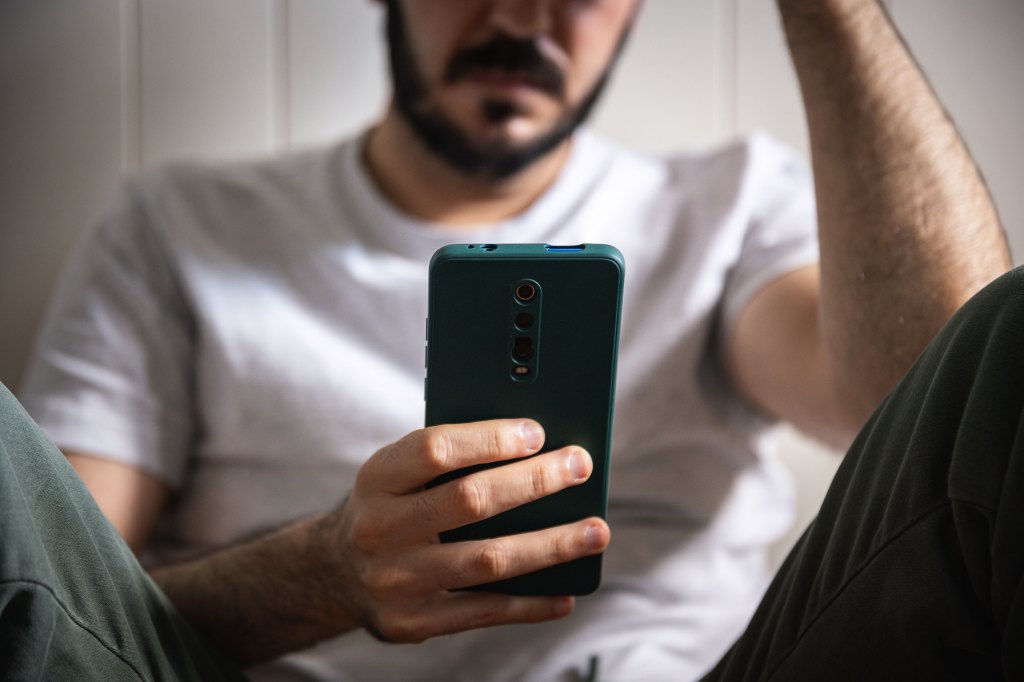 When suicidal calls come in, who answers? Georgia crisis line response ...