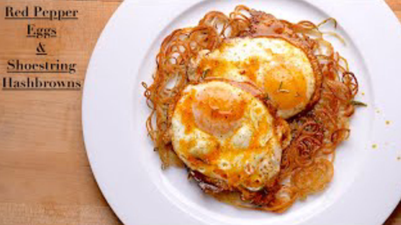 Red pepper eggs with crispy shoestring hashbrowns deliver big breakfast ...