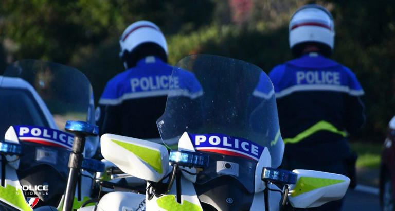 Il refuse le contrôle, traverse la ville à toute vitesse et abandonne ...