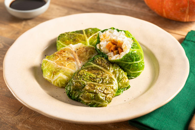 Stuffed savoy cabbage rolls with rice and pumpkin