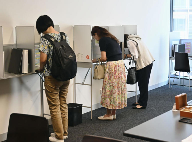 Early voting for Japan's lower house election begins