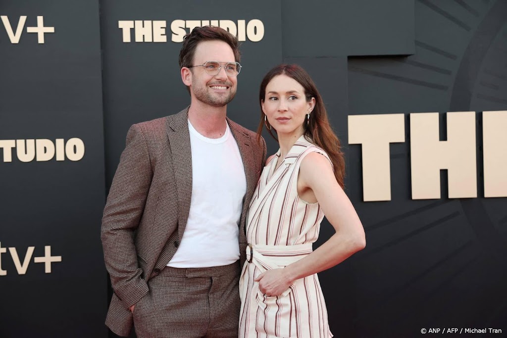 Patrick J Adams en Troian Bellisario verwelkomen derde kind