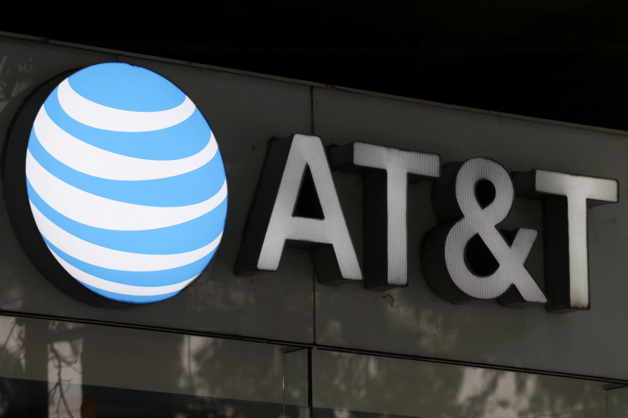 AT&T sales rise on higher wireless, consumer revenue