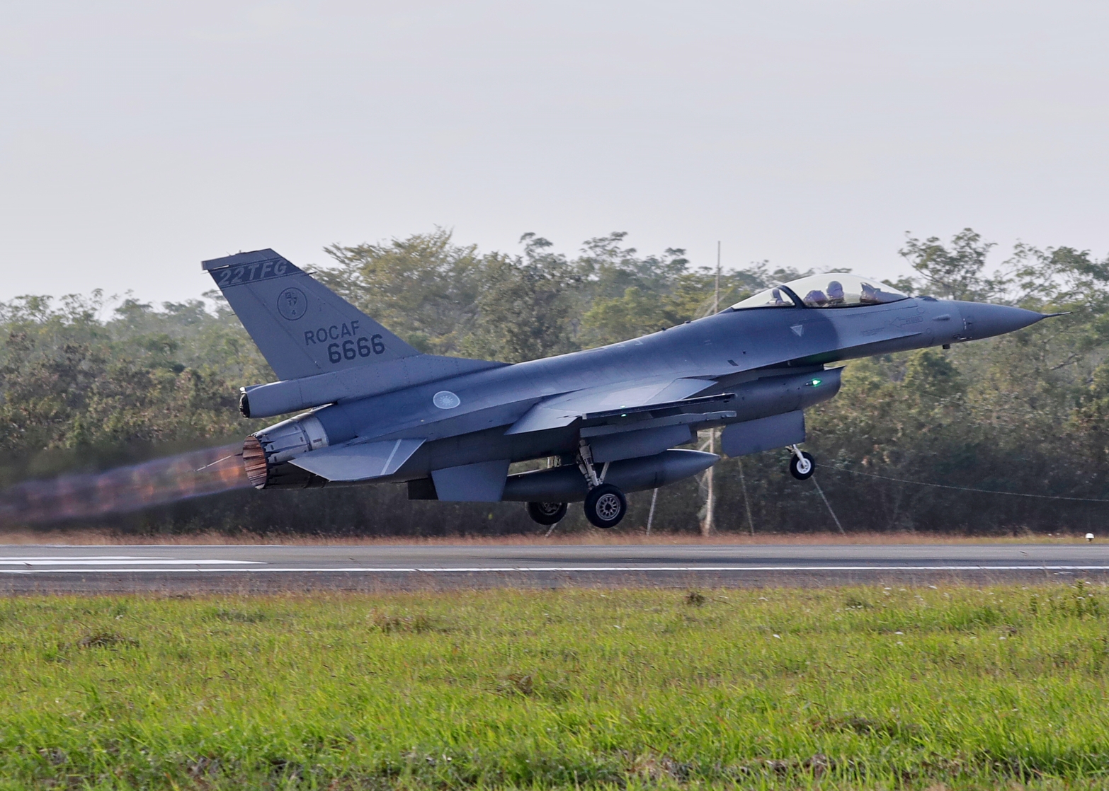 Taiwan's military stages show of force amid China threat