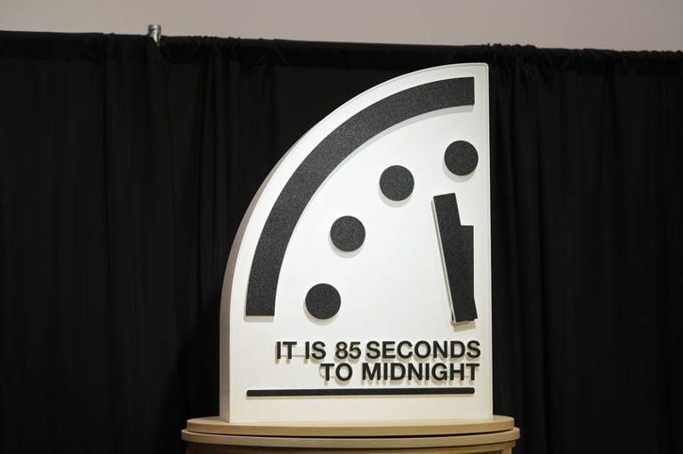Scientists move 'Doomsday Clock' closer to midnight than ever amid ...