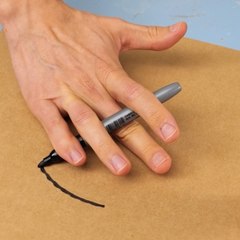 He used his hand to find the middle of the circle ⭕️