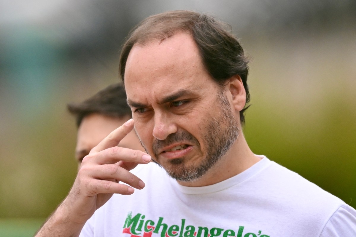 Carlos Bolsonaro sobre Zema: “cinico, baixo, oportunista e ingrato”