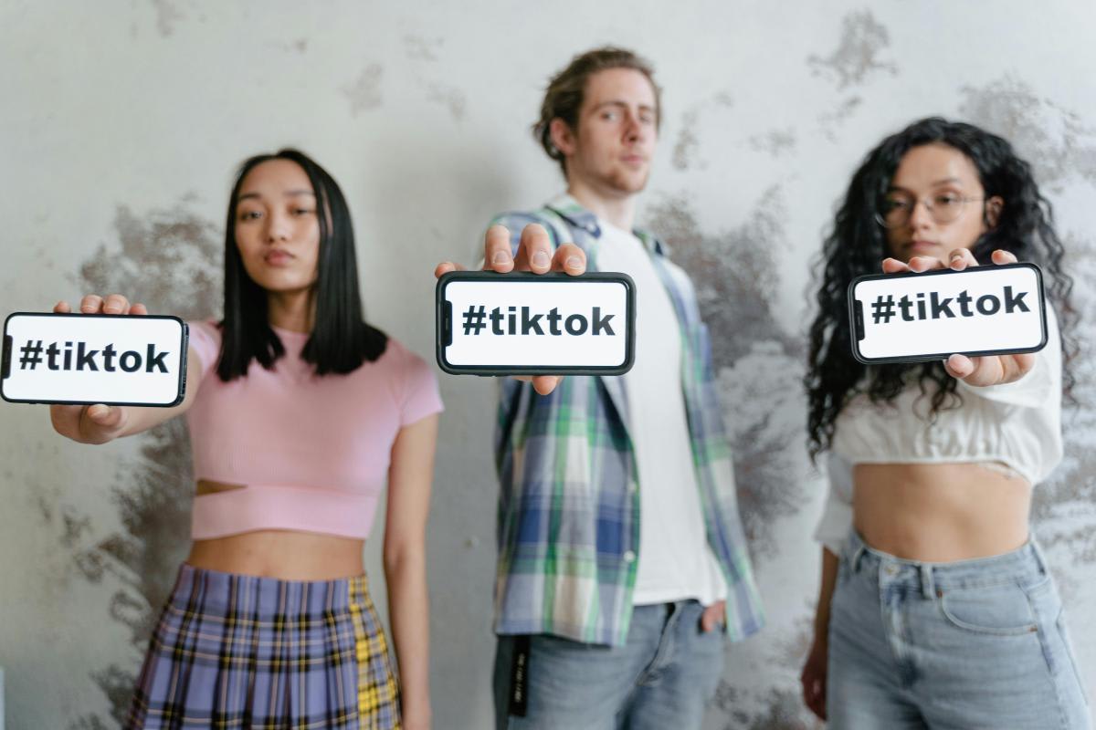 TikTok probes 'Epstein' block in DMs: Users report error prompts and ...