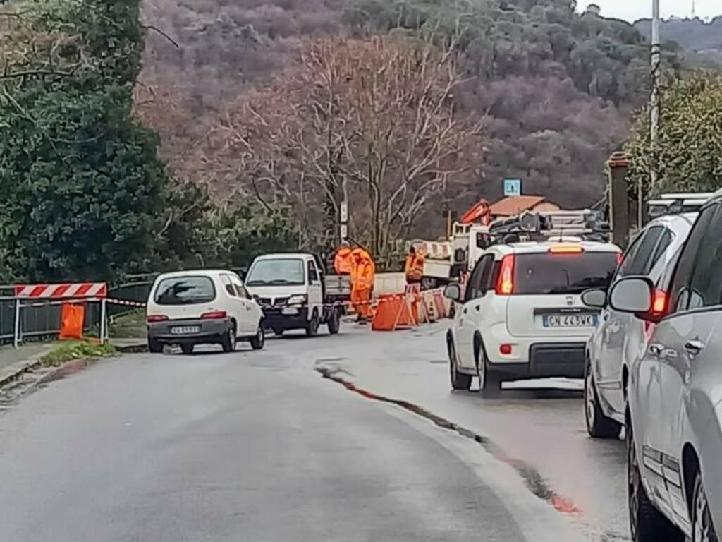 Sprofonda la strada in via Mogadiscio: rilievi in corso e traffico a ...