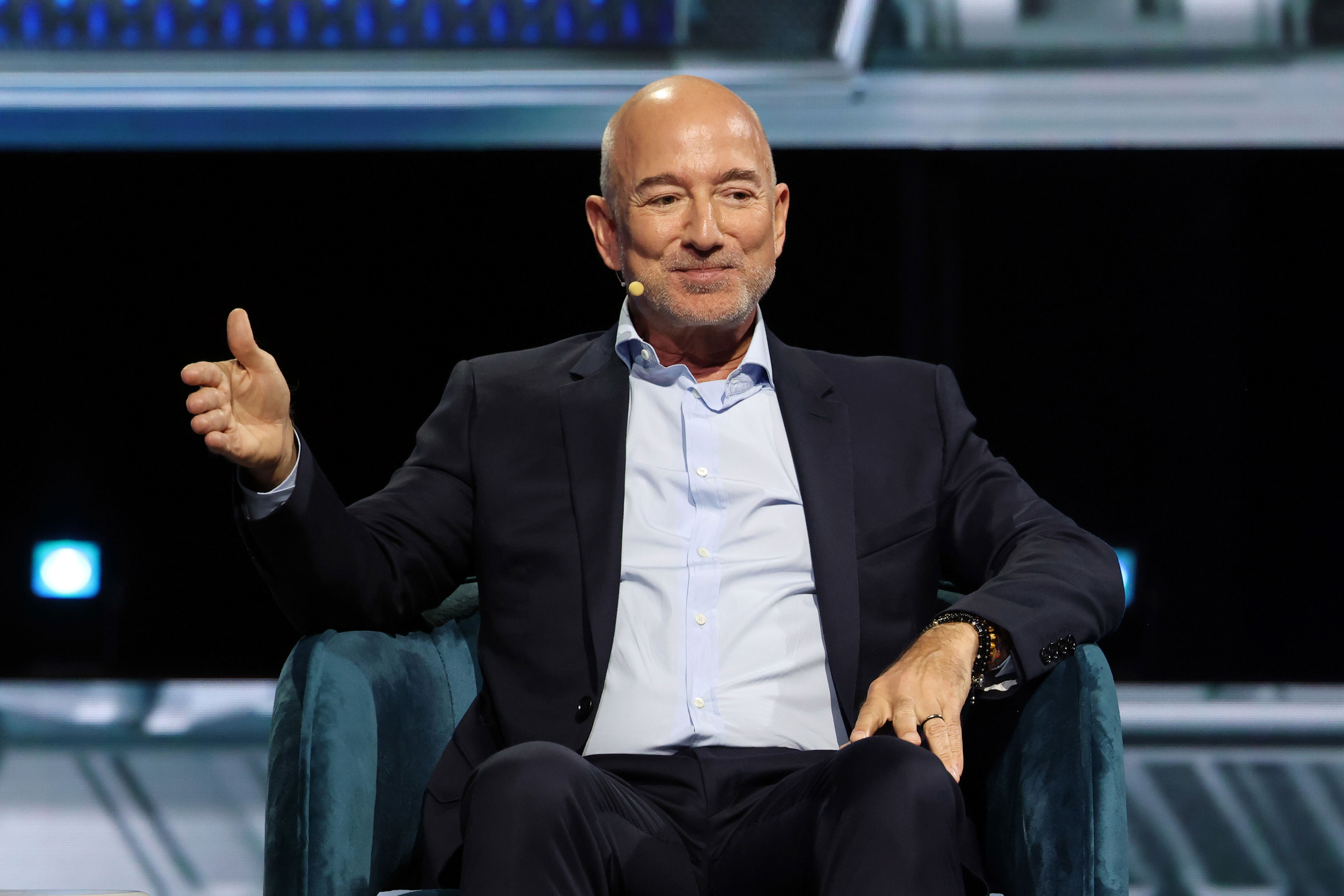 Amazon cuts 16,000 jobs