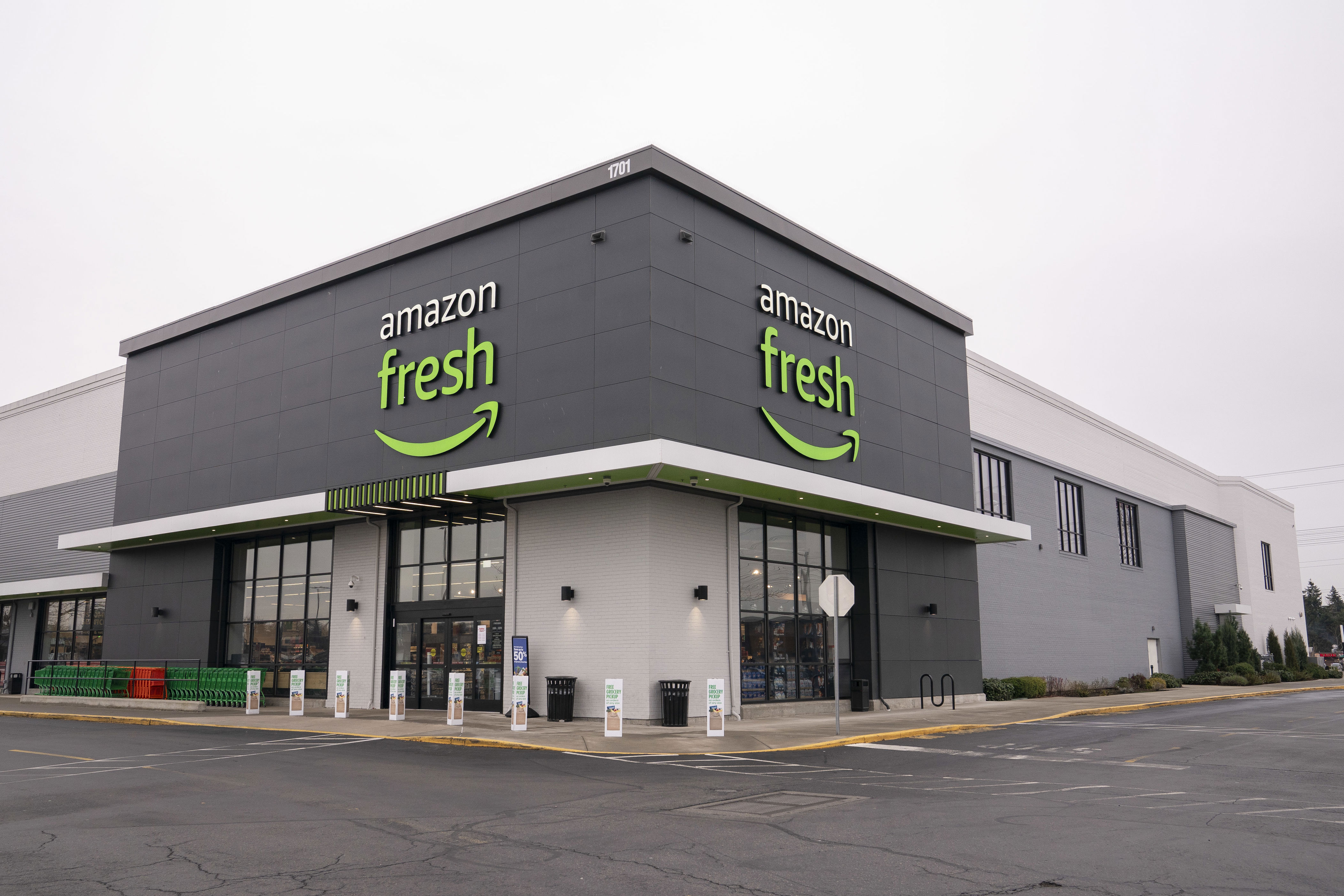 Why are Amazon Fresh grocery stores closing? Company shuts down all ...