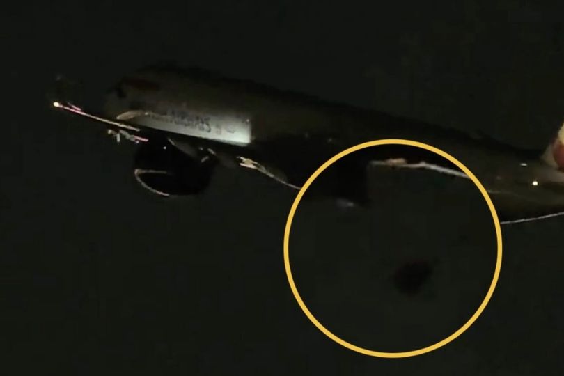 Livestream captures moment plane's wheel crashes to the ground after ...