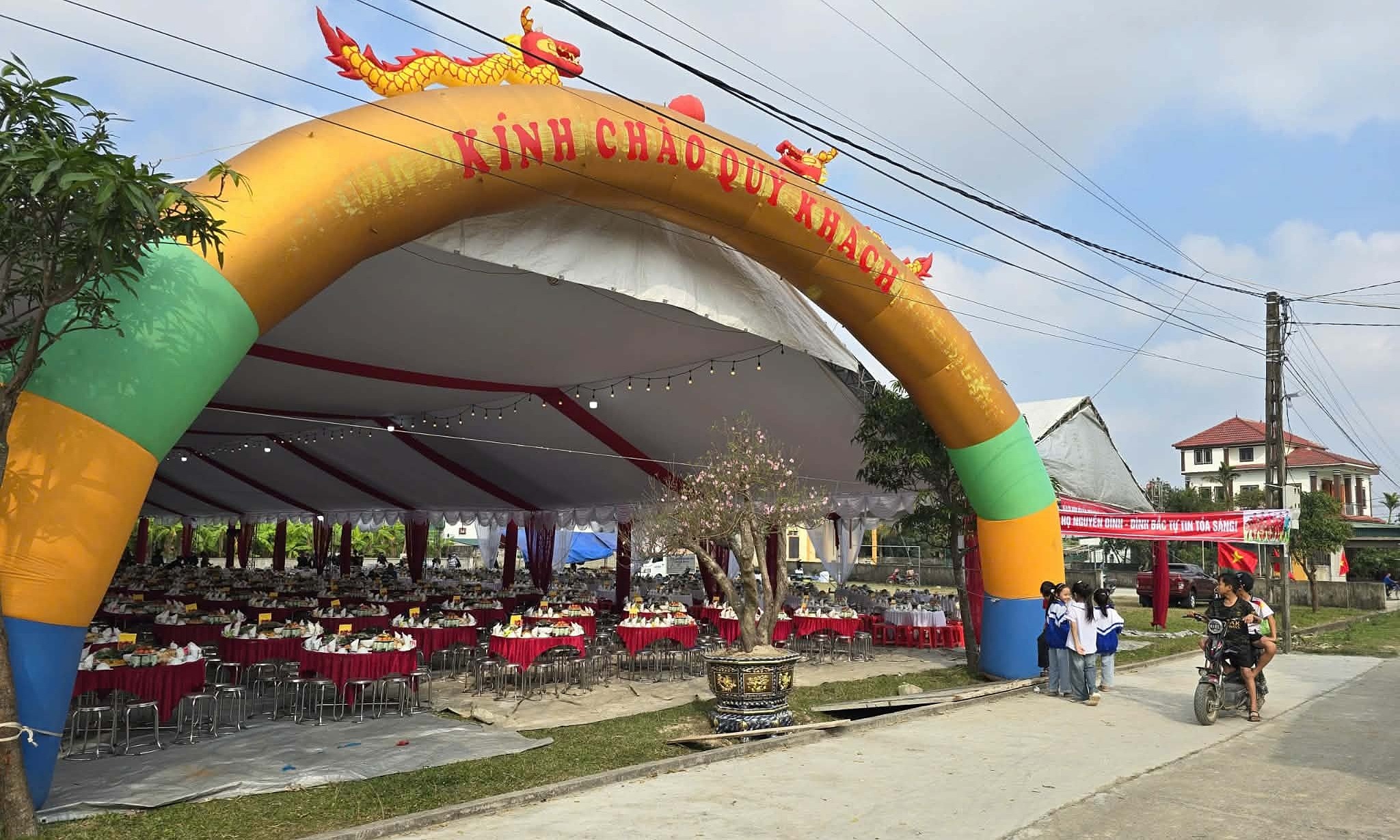 AFC U23 Asian Cup top scorer Nguyen Dinh Bac throws banquet for 1,800 ...