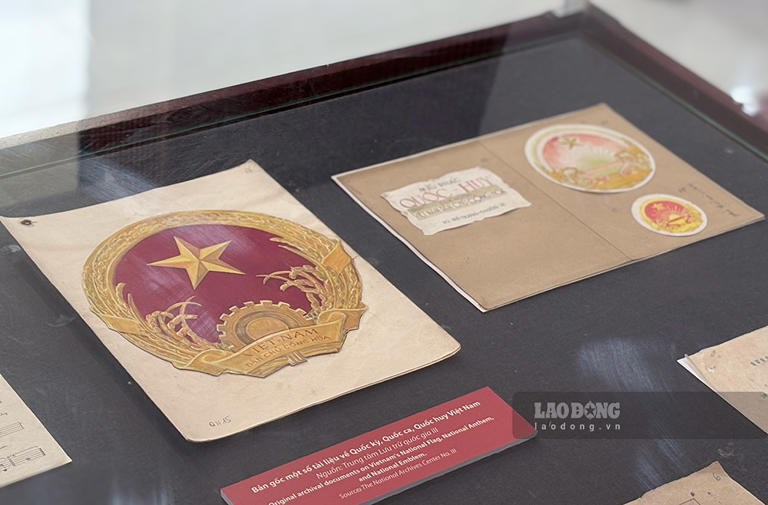 Trưng bày tài liệu gốc về Quốc kỳ, Quốc ca và Quốc huy