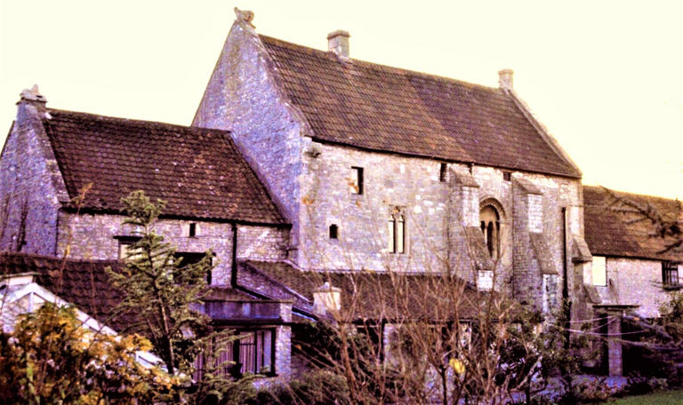 In England, this medieval house built in 1148 is the oldest private ...