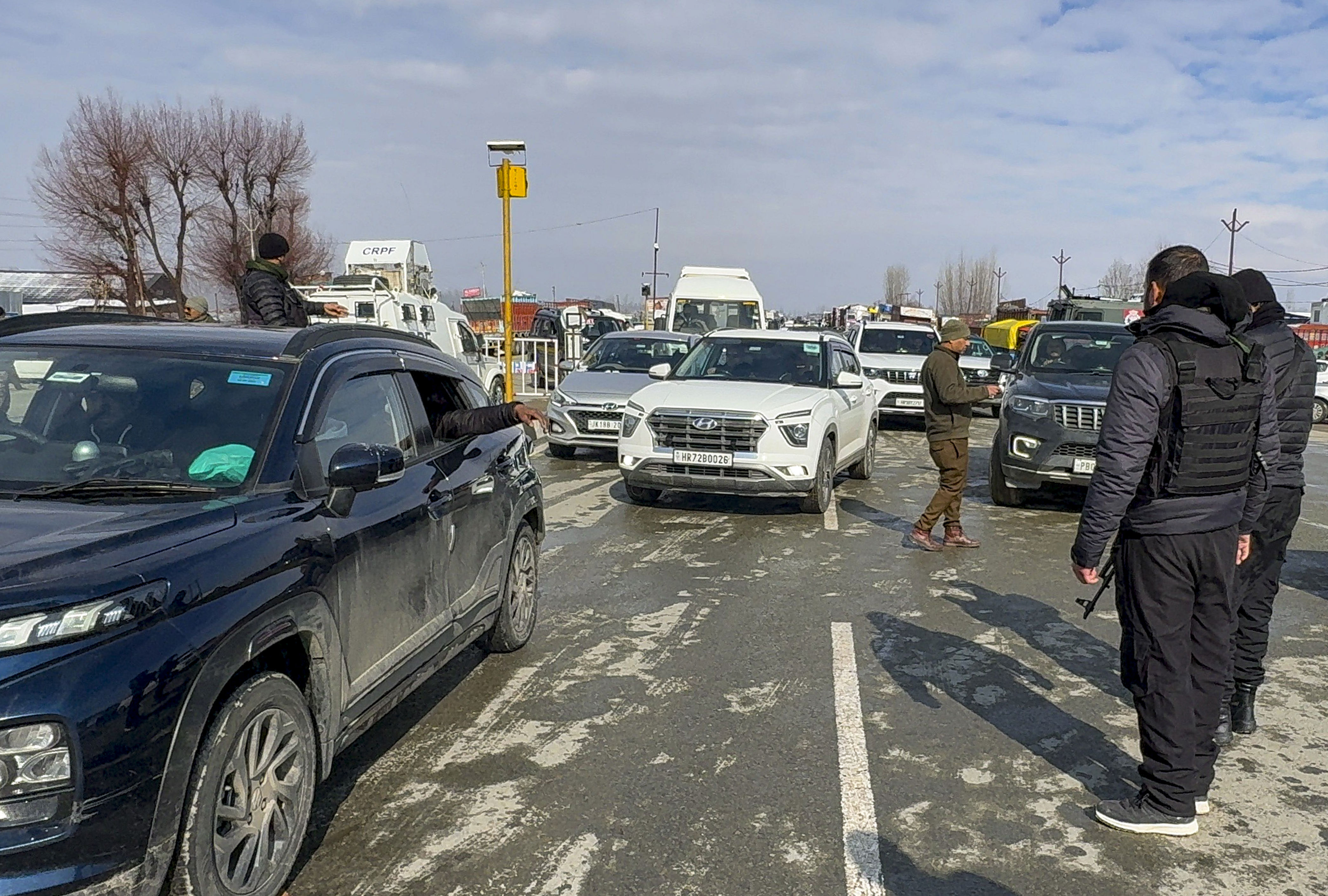 Vehicular traffic fully restored on Jammu-Srinagar National Highway