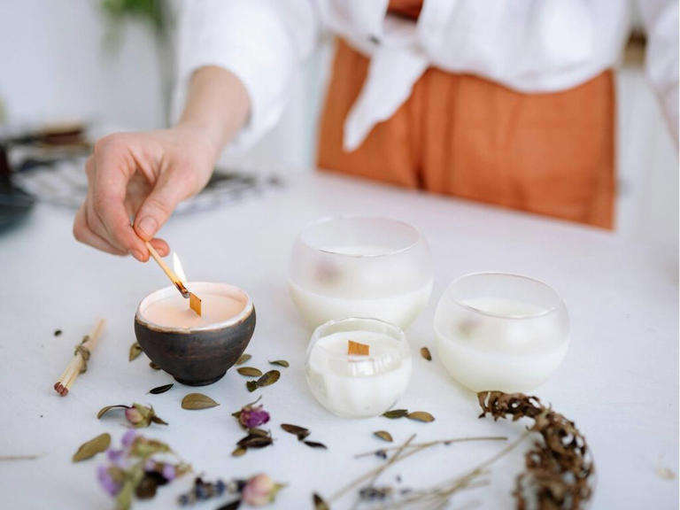 Así de fácil puedes decorar con velas en invierno sin sobrecargar tu casa