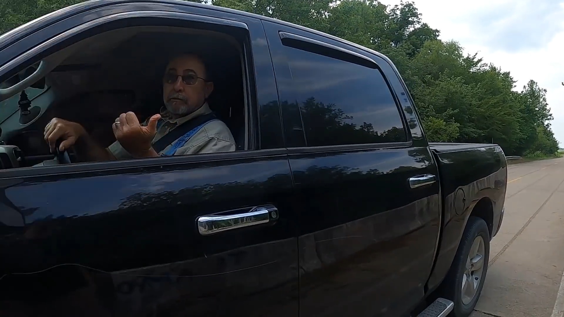 A male Karen picked a fight while magnet fishing… then called police