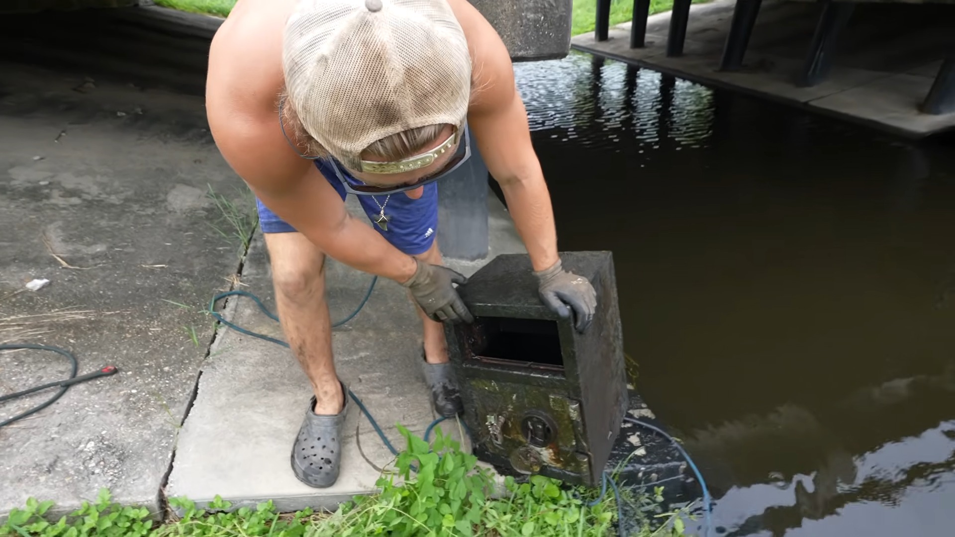 This safe was stolen and dumped… magnet fishing exposed it