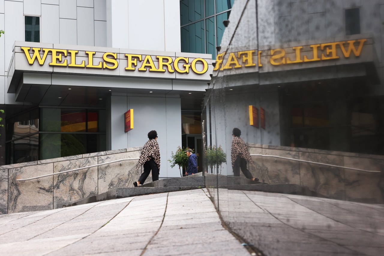 Wells Fargo cuts proxy adviser ties in latest blow to industry