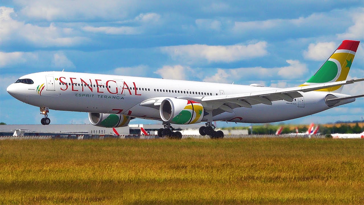 Watch the landing and try to spot the thrust reverser failure