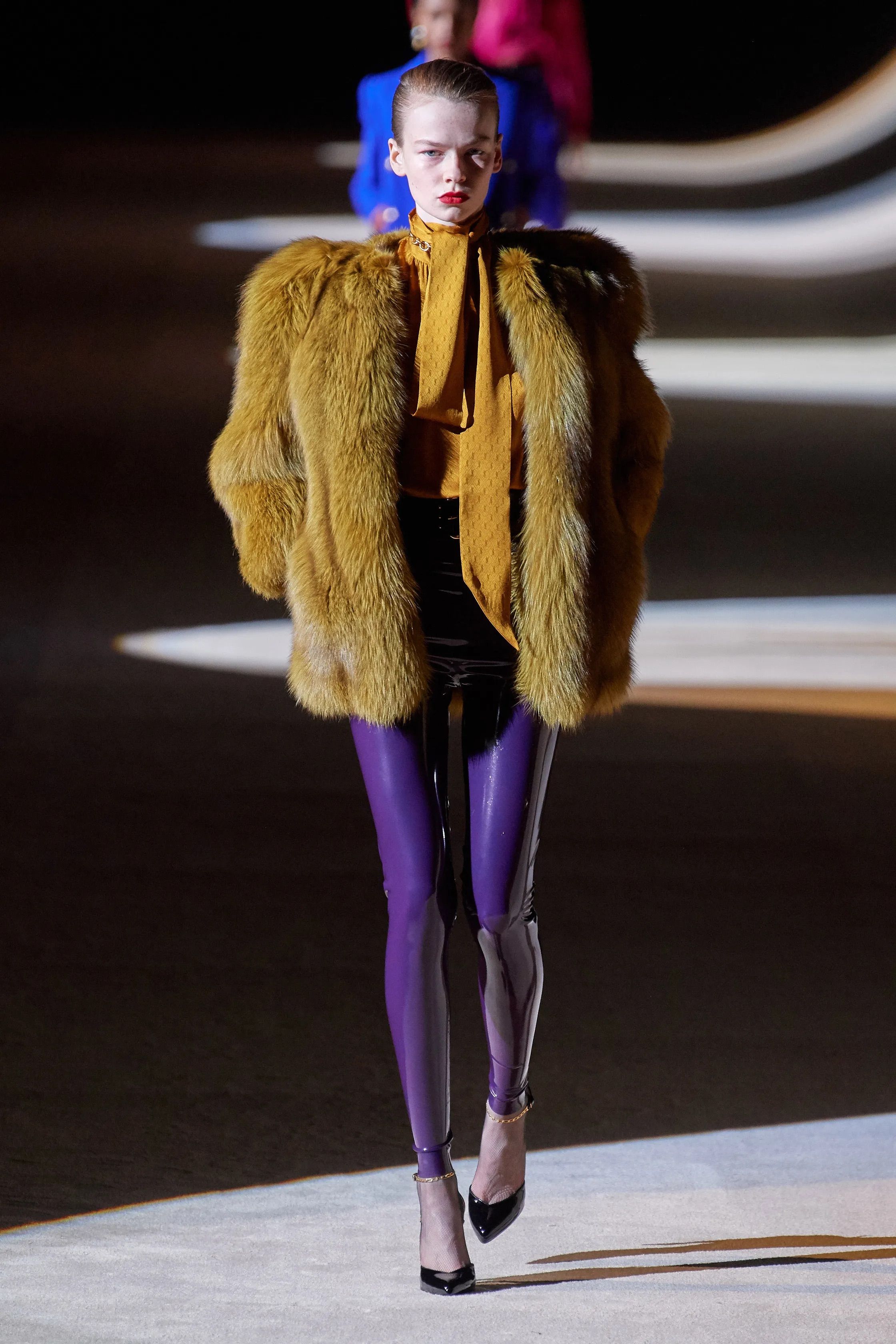 Oseriez-vous les cuissardes vernies du défilé Saint Laurent par Anthony ...