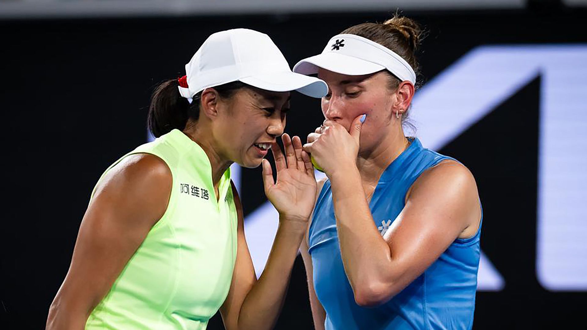 Elise Mertens et Shuai Zhang foncent vers les quarts du double à Melbourne